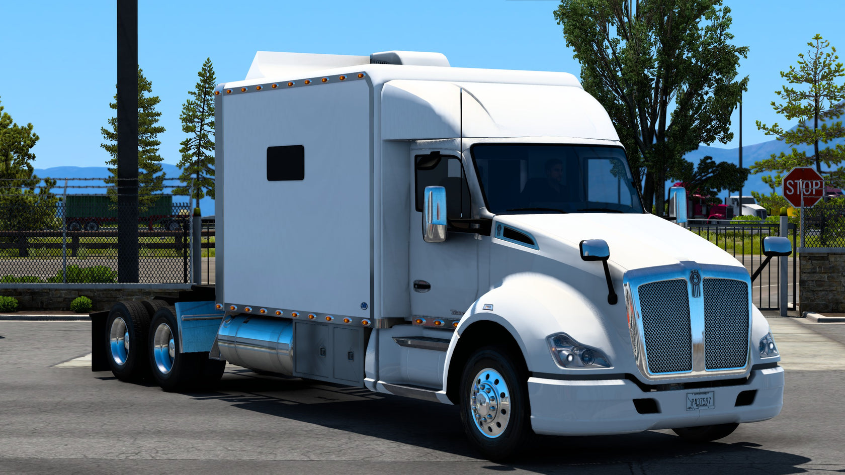 Kenworth T680 with ARI Legacy Sleepers – Roadmaster Modifications